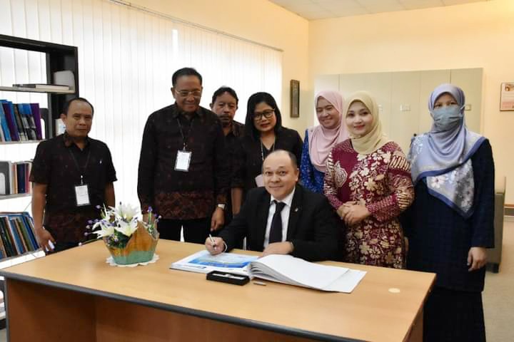FH Unwar Bali, Tanda Tangani Kerjasama Dengan FH UiTM Malaysia - Notary ...
