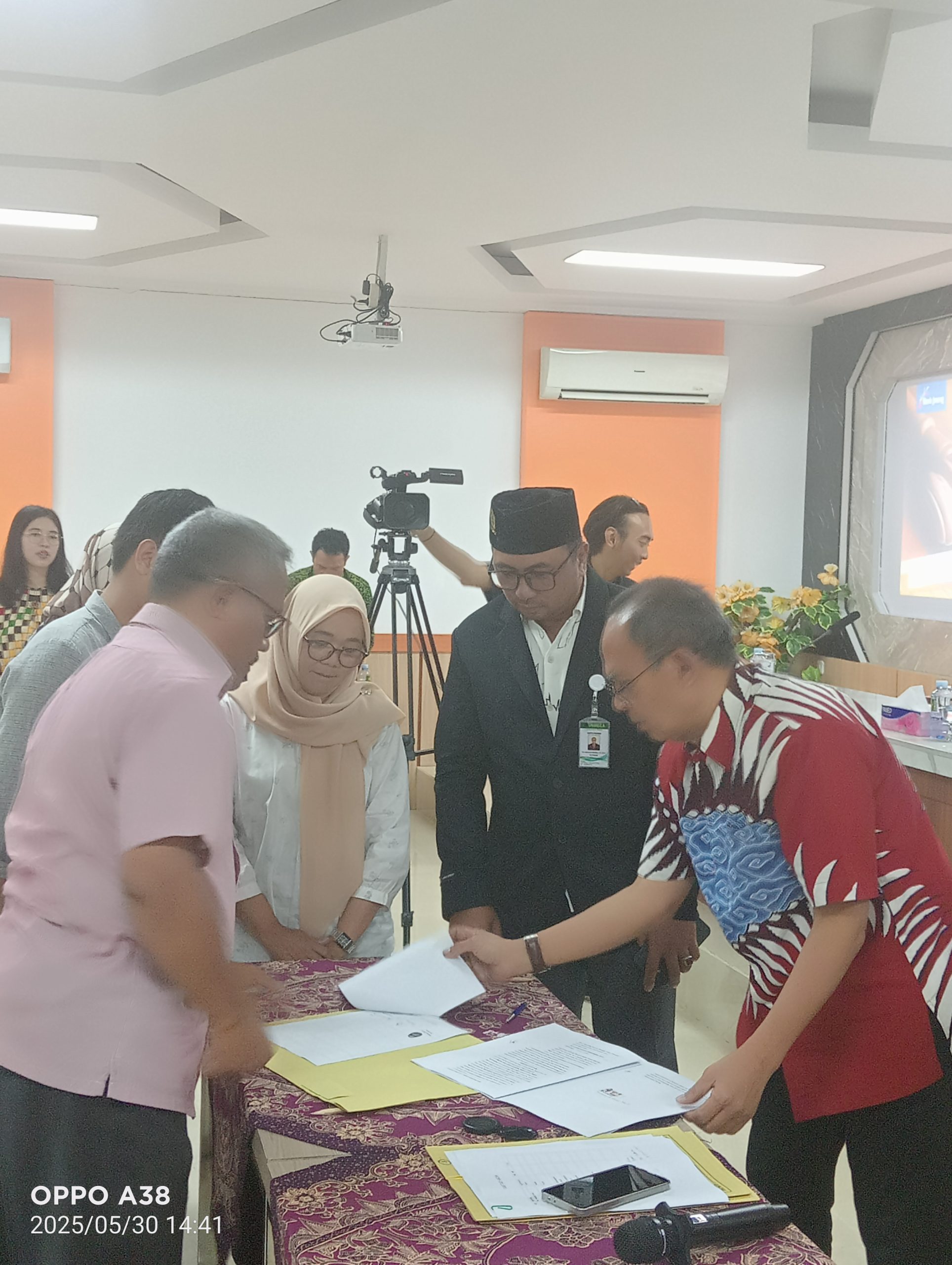 Dekan FH Unissula : Pentingnya Mahasiswa MKn Memahami Pengetahuan Koperasi - Notary News